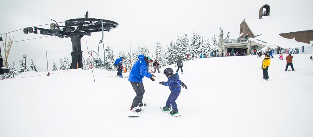 Snowboarding with kids: all our tips - Little Guest